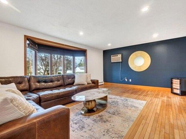 house with 3 bedroom, Westwood MA DS102564709