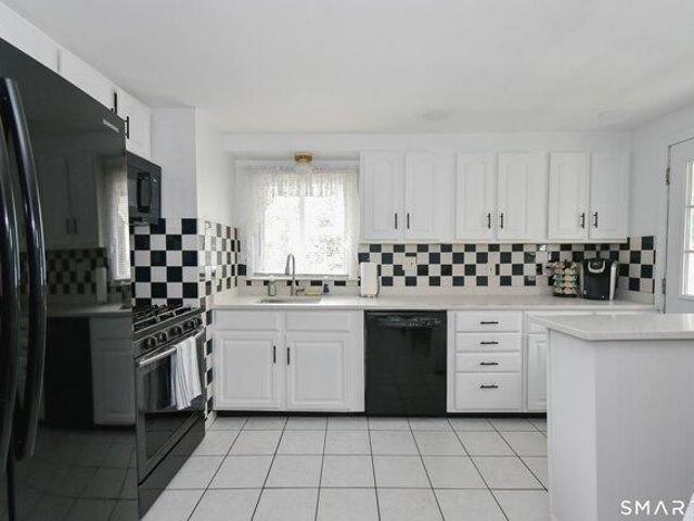 house with 3 bedroom, Wethersfield CT ES104853519