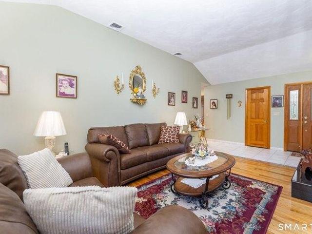 house with 3 bedroom, Wethersfield CT ES105115959