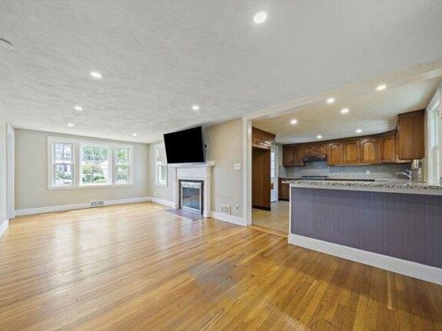 house with 3 bedroom, Weymouth MA ES103019791