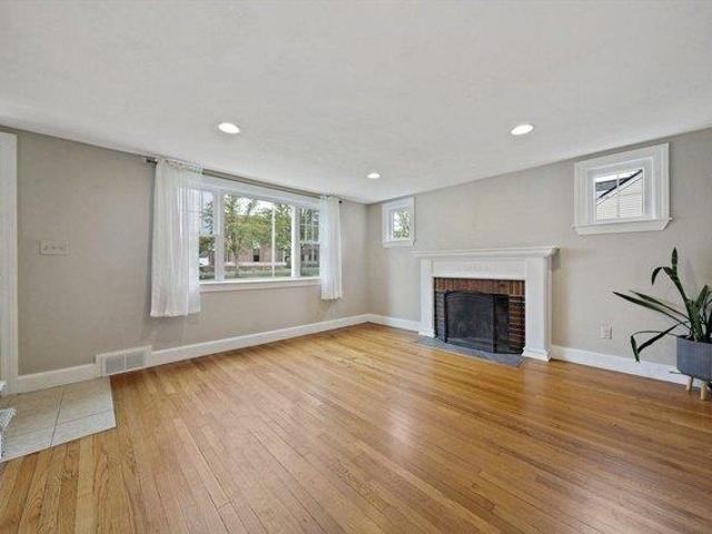house with 3 bedroom, Weymouth MA ES103966016