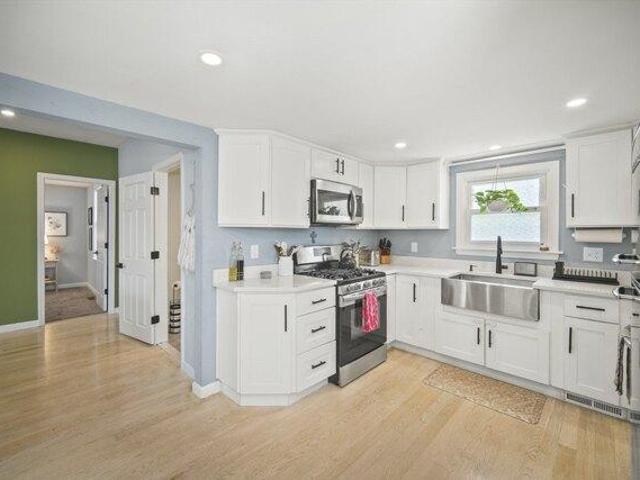 house with 3 bedroom, Weymouth MA ES105061103