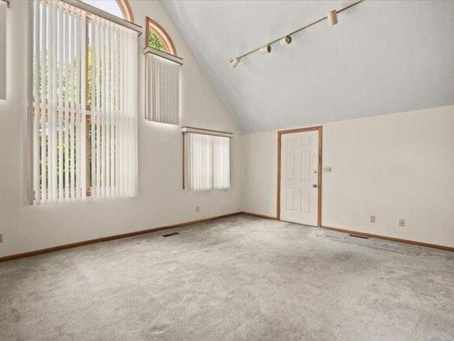 house with 3 bedroom, Weymouth MA ES105205581