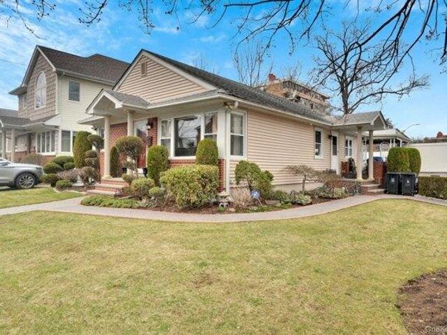 house with 3 bedroom, Whitestone NY DLS101800723
