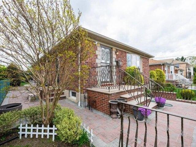 house with 3 bedroom, Whitestone NY DLS101801263