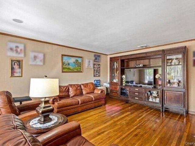 house with 3 bedroom, Whitestone NY ES104901814