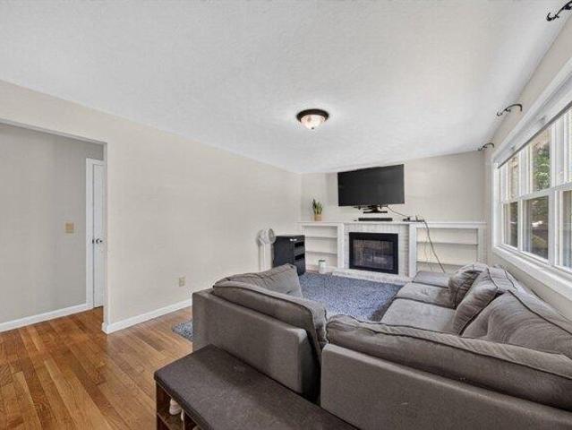 house with 3 bedroom, Whitman MA DS103966305
