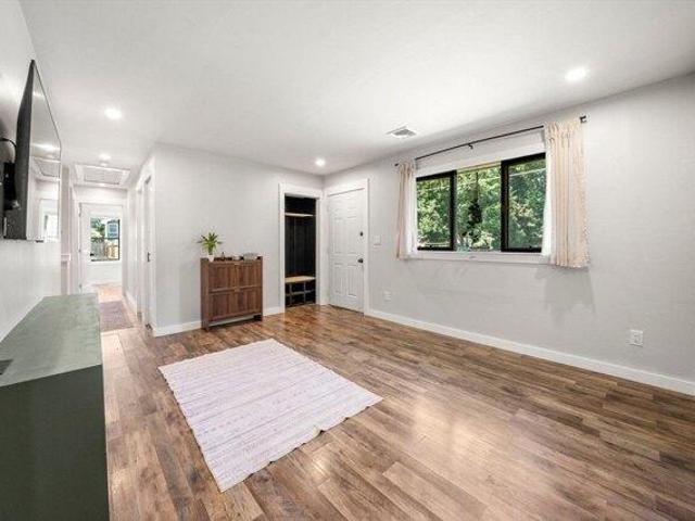 house with 3 bedroom, Whitman MA ES105080411