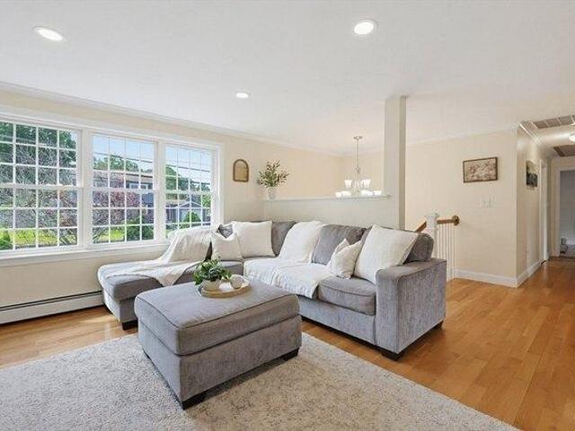 house with 3 bedroom, Whitman MA ES105106297