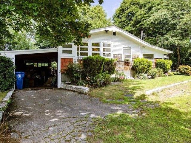 house with 3 bedroom, Whitman MA ES105204087