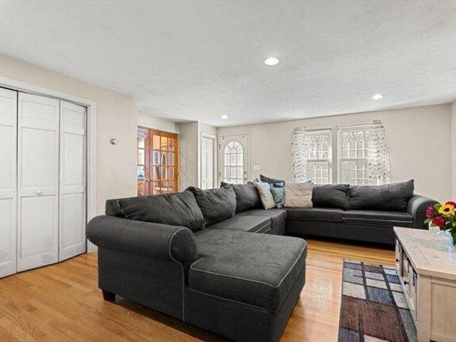 house with 3 bedroom, Whitman MA ES102961468