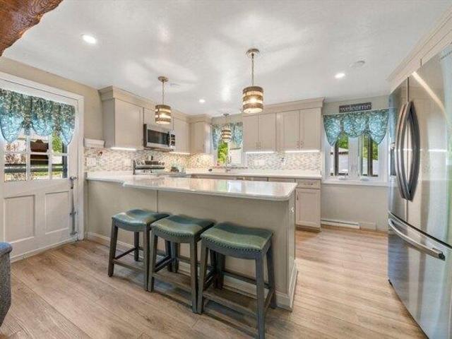 house with 3 bedroom, Whitman MA ES103185713