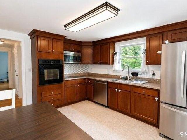house with 3 bedroom, Windsor CT ES105157891