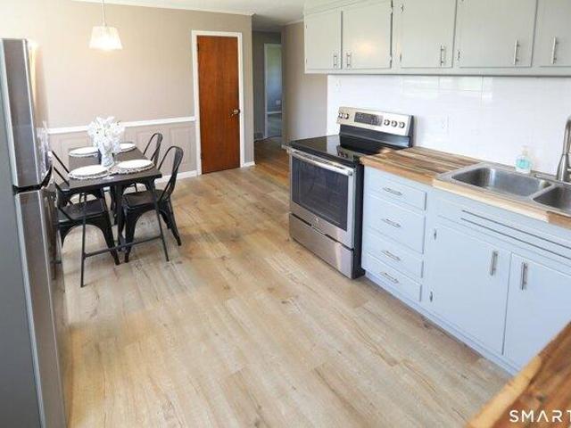 house with 3 bedroom, Windsor Locks CT DS103886540