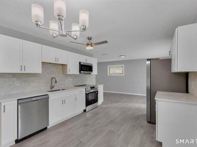 house with 3 bedroom, Windsor Locks CT ES104790046