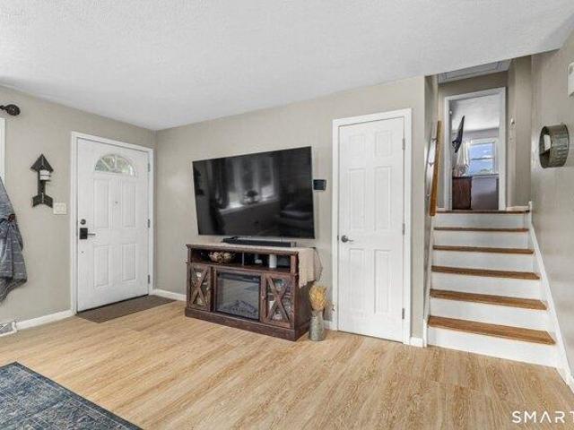 house with 3 bedroom, Windsor Locks CT ES104810504