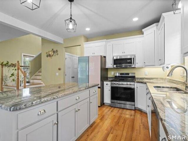 house with 3 bedroom, Windsor Locks CT ES104920878