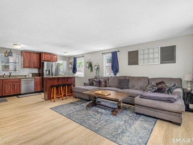 house with 3 bedroom, Windsor Locks CT ES105126758
