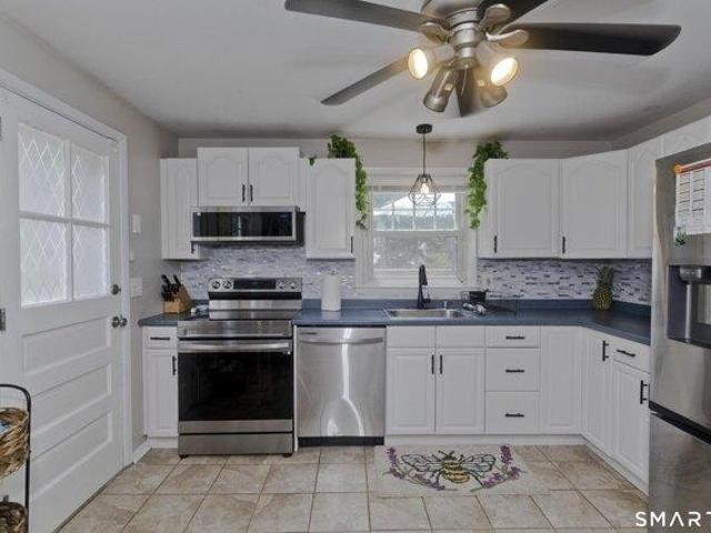 house with 3 bedroom, Windsor Locks CT ES103074786
