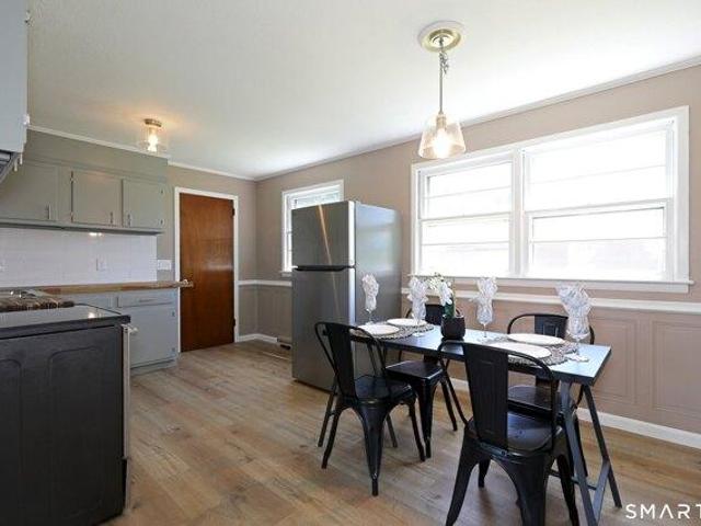 house with 3 bedroom, Windsor Locks CT ES103886540