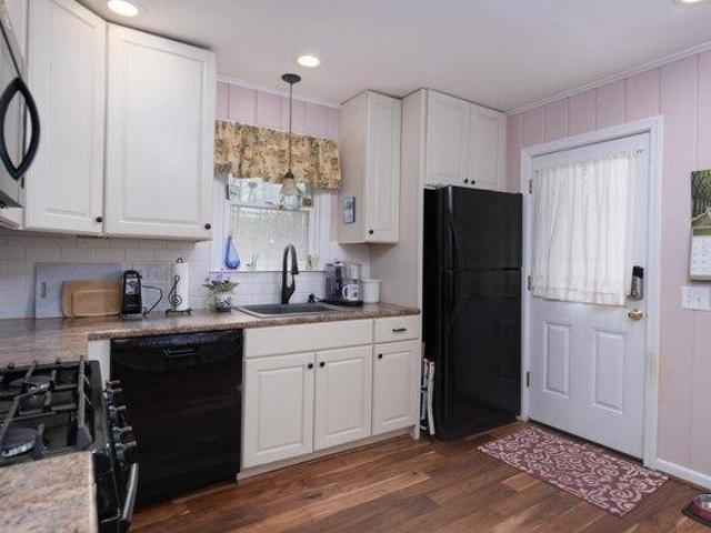 house with 3 bedroom, Winooski VT ES103928439
