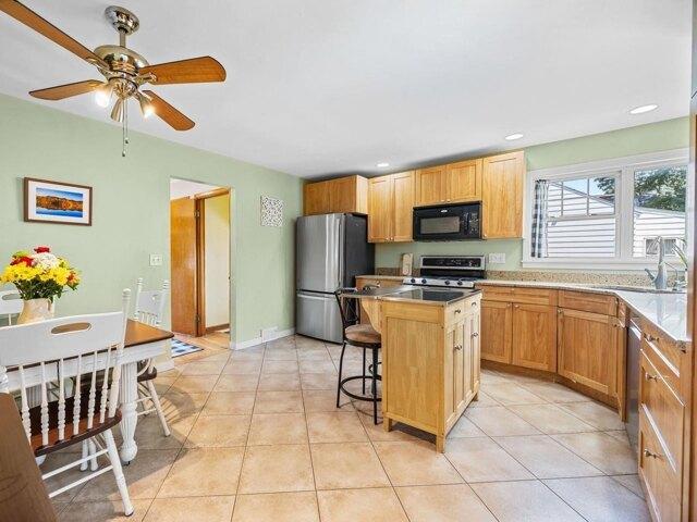 house with 3 bedroom, Winooski VT ES105207344