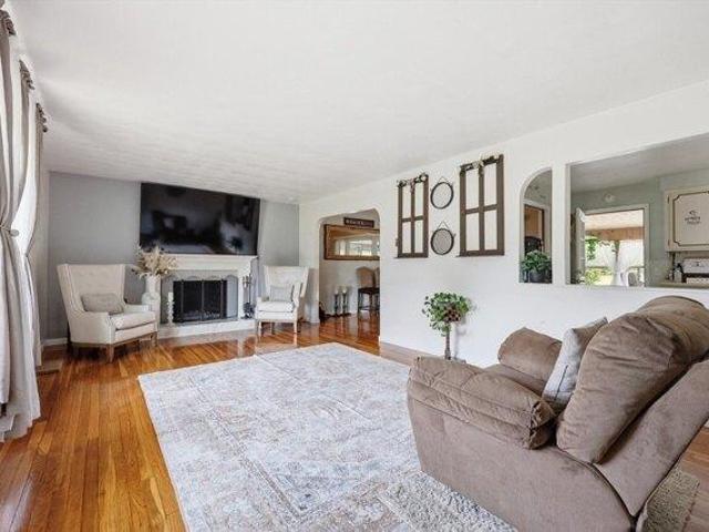 house with 3 bedroom, Wilbraham MA ES104514240