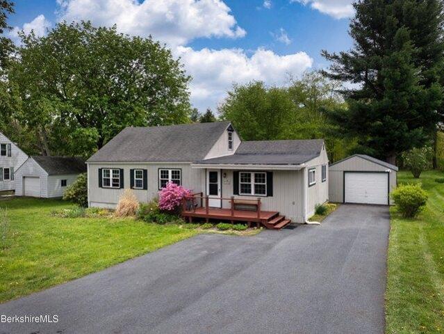 house with 3 bedroom, Williamstown MA DLS102347005