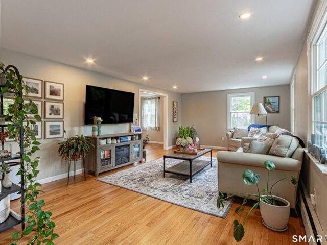 house with 3 bedroom, Woodbury CT DLS102762787