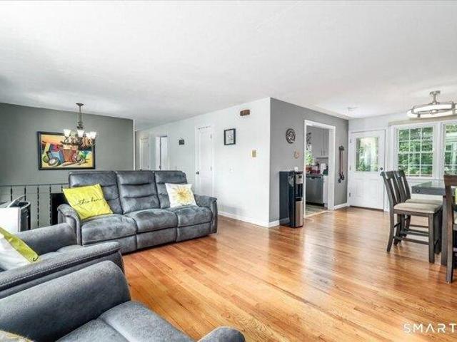 house with 3 bedroom, Woodbury CT ES104444318