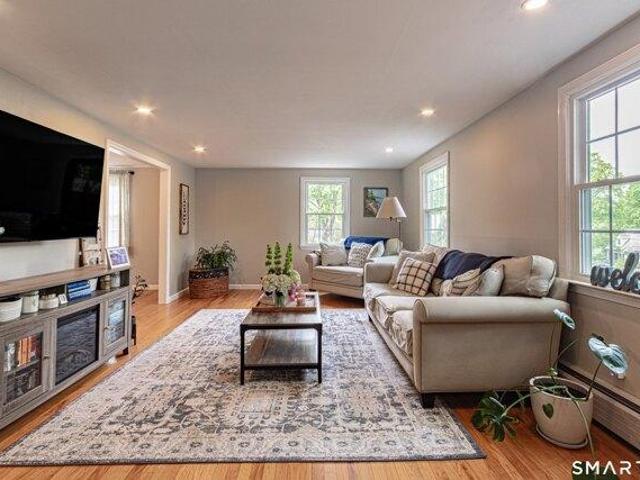 house with 3 bedroom, Woodbury CT ES104409700