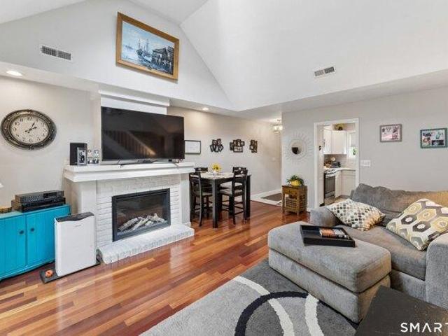 house with 3 bedroom, Woodbury CT ES104869943
