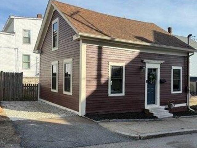 house with 3 bedroom, Woonsocket RI DS102155158