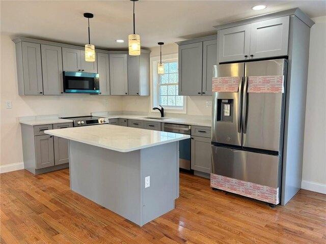 house with 3 bedroom, Woonsocket RI DS102475456