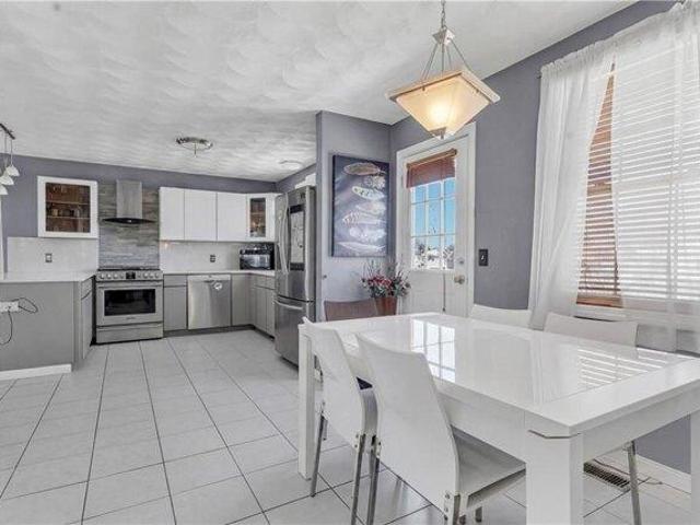 house with 3 bedroom, Woonsocket RI DS102593512