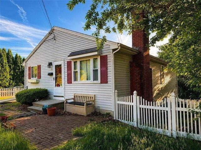 house with 3 bedroom, Woonsocket RI DS103018464