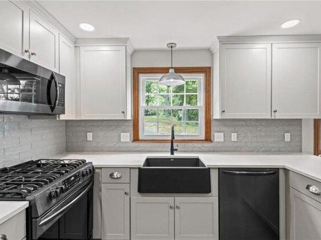 house with 3 bedroom, Woonsocket RI ES104811276