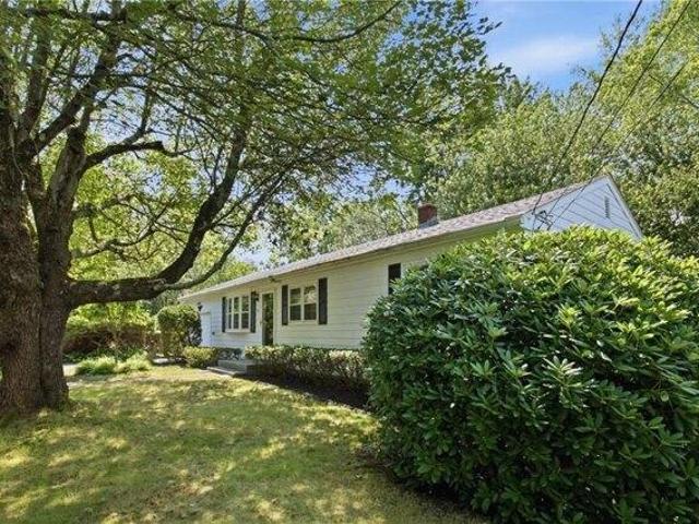 house with 3 bedroom, Woonsocket RI ES104836194