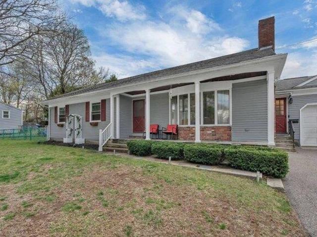 house with 3 bedroom, Woonsocket RI ES105104710