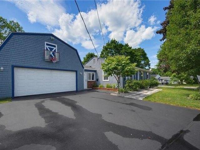 house with 3 bedroom, Woonsocket RI ES105114485