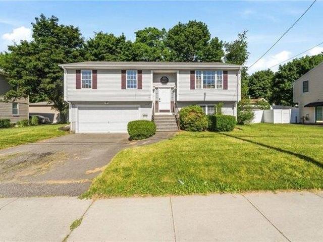 house with 3 bedroom, Woonsocket RI ES105139972