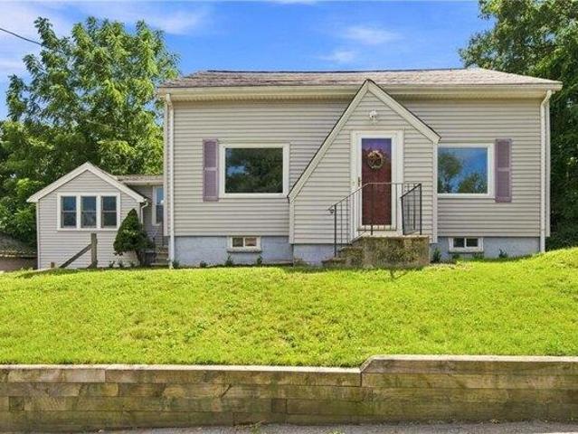 house with 3 bedroom, Woonsocket RI ES105143765