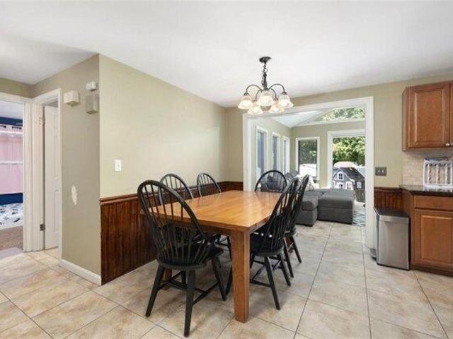 house with 3 bedroom, Woonsocket RI ES105192137