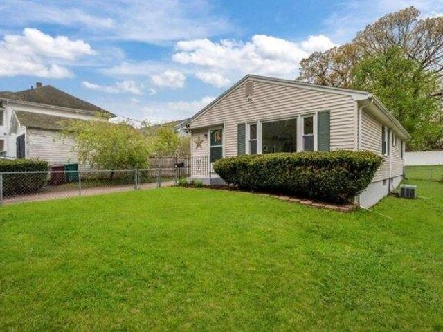 house with 3 bedroom, Woonsocket RI ES103035971