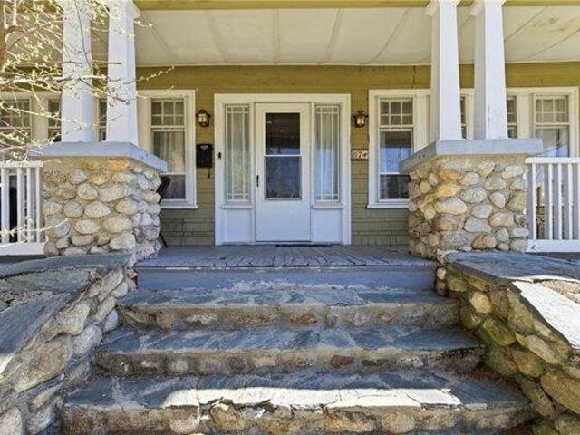 house with 3 bedroom, Woonsocket RI ES103072167