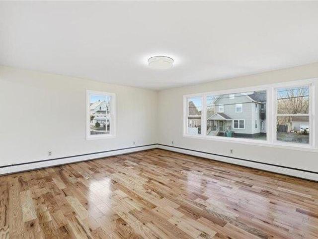house with 3 bedroom, Woonsocket RI ES103185310