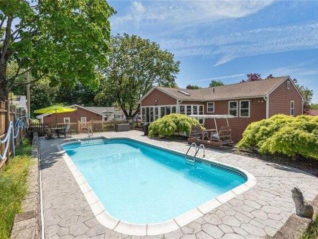 house with 3 bedroom, Woonsocket RI ES103189293