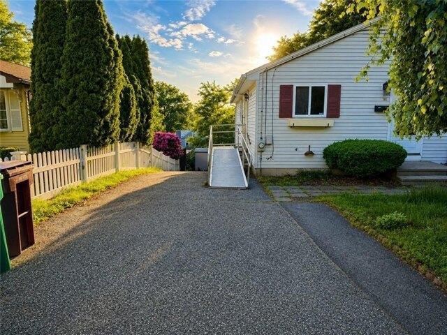 house with 3 bedroom, Woonsocket RI ES103223872