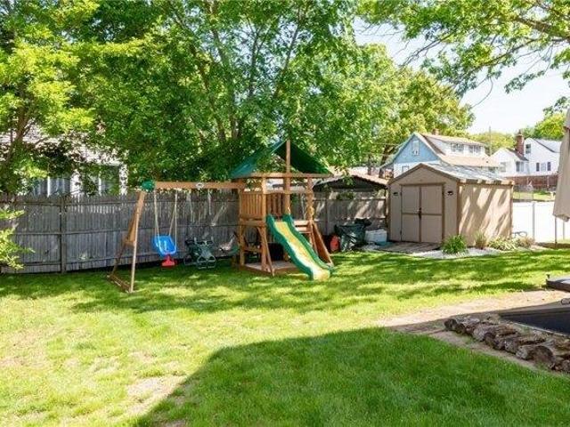 house with 3 bedroom, Woonsocket RI ES103498406