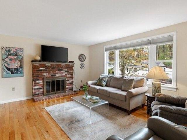 house with 3 bedroom, Woburn MA ES102860490